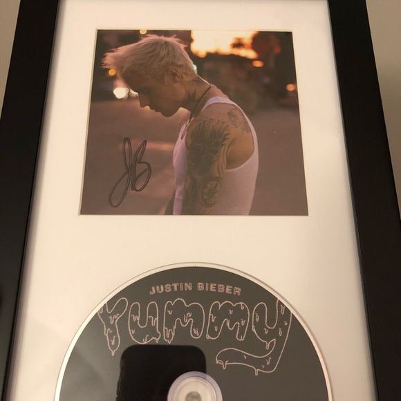 Justin Bieber | Wall Decor | Justin Bieber Autograph | Poshmark
